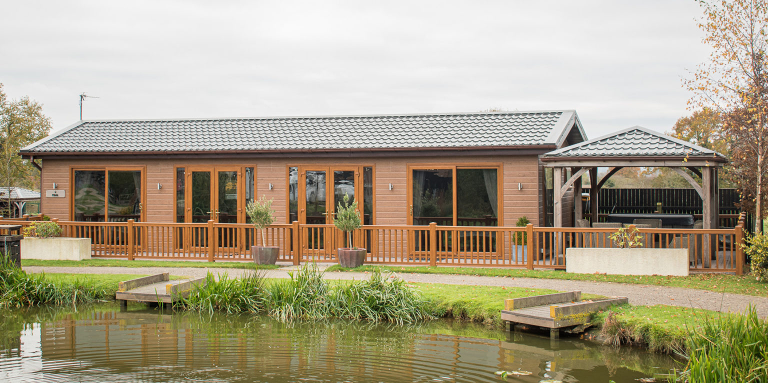 Fishing Holidays In Lincolnshire -Lodges With Swims & Hot Tubs!
